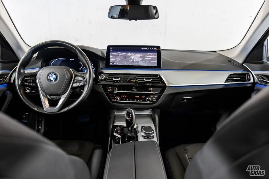 Balts BMW 530 2022 Viļņa, ar dzinēja tilpumu 2.00 L un nobraukumu 96 tūkst. km par 31991 €, foto 17 vietnē AUTOMOTO.COM.LV