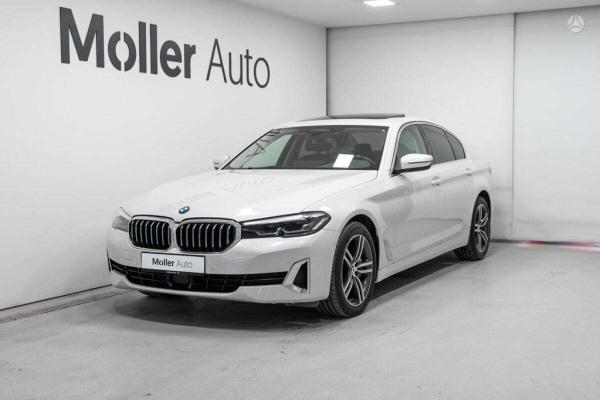 White BMW 530 2022 in Vilnius, with an engine capacity of 3.00 L and mileage of 47 thousand km for 34900 €, photo 1 on AUTOMOTO.COM.LV