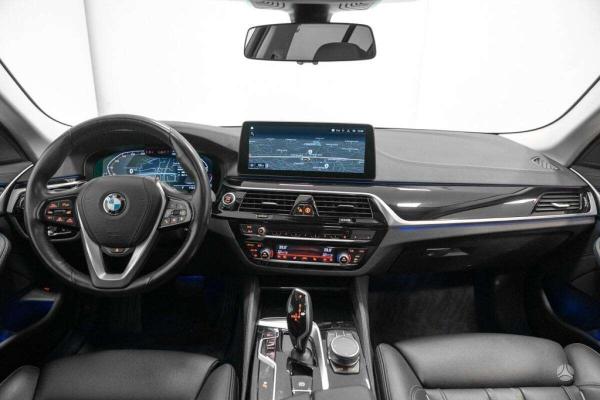 White BMW 530 2022 in Vilnius, with an engine capacity of 3.00 L and mileage of 47 thousand km for 34900 €, photo 10 on AUTOMOTO.COM.LV