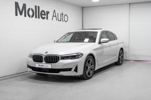 White BMW 530 2022 in Vilnius, with an engine capacity of 3.00 L and mileage of 47 thousand km for 34900 €, photo  on AUTOMOTO.COM.LV