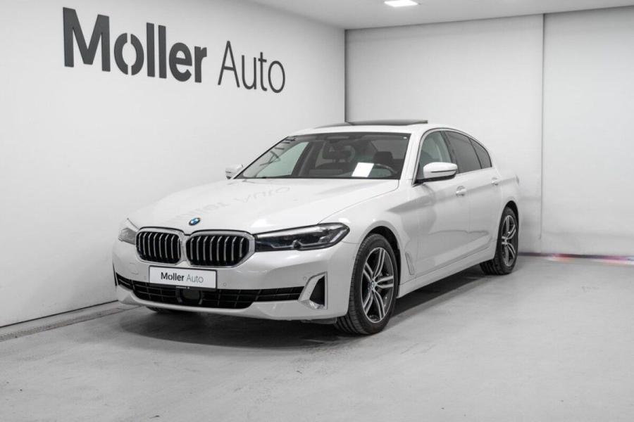 White BMW 530 2022 in Vilnius, with an engine capacity of 3.00 L and mileage of 47 thousand km for 34900 €, photo 1 on AUTOMOTO.COM.LV