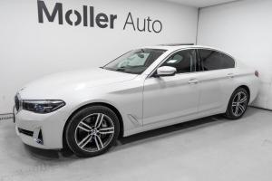 White BMW 530 2022 in Vilnius, with an engine capacity of 3.00 L and mileage of 47 thousand km for 34900 €, photo 3 on AUTOMOTO.COM.LV