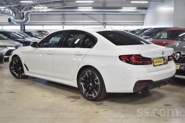 Balts BMW 530 2023 Rīga, ar dzinēja tilpumu 3.00 L un nobraukumu 92 tūkst. km par 39900 €, foto 2 vietnē AUTOMOTO.COM.LV