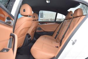 Balts BMW 530 2023 Rīga, ar dzinēja tilpumu 3.00 L un nobraukumu 87 tūkst. km par 39900 €, foto 16 vietnē AUTOMOTO.COM.LV