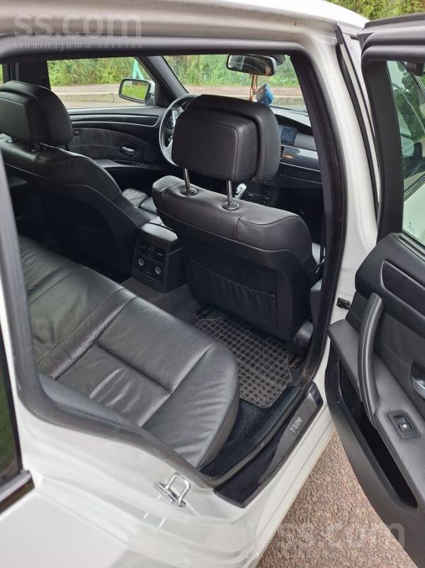 White BMW 530 2007 in Jekabpils, with an engine capacity of 3.00 L and mileage of 310 thousand km for 5100 €, photo 8 on AUTOMOTO.COM.LV