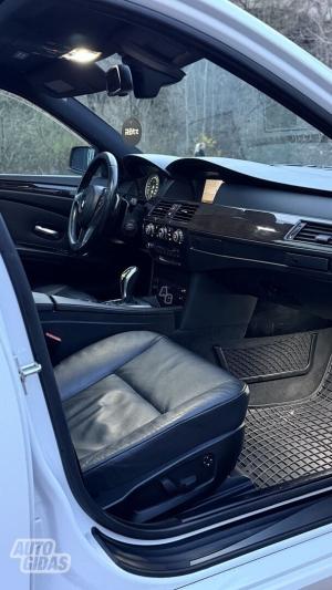 Balts BMW 530 2008 Varėna, ar dzinēja tilpumu 3.00 L un nobraukumu 316 tūkst. km par 6450 €, foto 16 vietnē AUTOMOTO.COM.LV