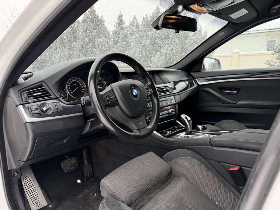Balts BMW 530 2011 Kauņa, ar dzinēja tilpumu 3.00 L un nobraukumu 310 tūkst. km par 8800 €, foto 15 vietnē AUTOMOTO.COM.LV