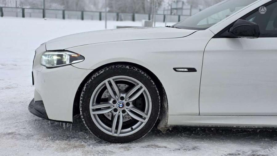 Balts BMW 530 2011 Šauļi, ar dzinēja tilpumu 3.00 L un nobraukumu 320 tūkst. km par 8800 €, foto 12 vietnē AUTOMOTO.COM.LV