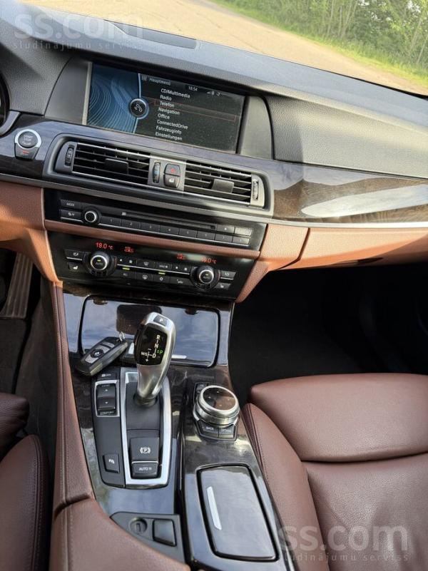 Balts BMW 530 2011 Rīga, ar dzinēja tilpumu 3.00 L un nobraukumu 308 tūkst. km par 9000 €, foto 6 vietnē AUTOMOTO.COM.LV