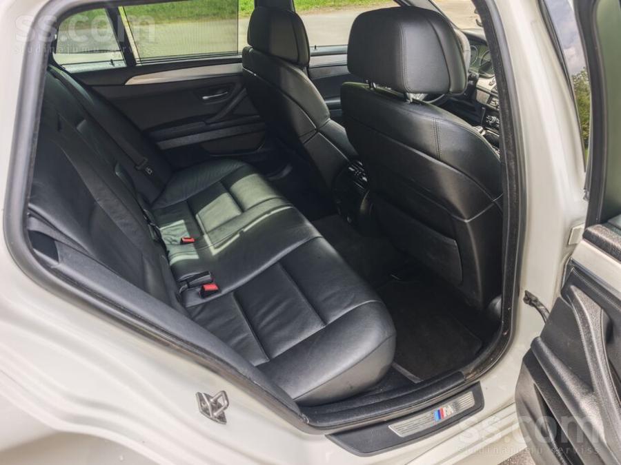 White BMW 530 2011 in Ogre, with an engine capacity of 3.00 L and mileage of 0 thousand km for 8900 €, photo 11 on AUTOMOTO.COM.LV