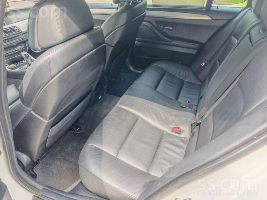 White BMW 530 2011 in Ogre, with an engine capacity of 3.00 L and mileage of 0 thousand km for 8900 €, photo 12 on AUTOMOTO.COM.LV