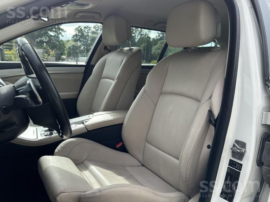 Balts BMW 530 2011 Tukums, ar dzinēja tilpumu 3.00 L un nobraukumu 390 tūkst. km par 6990 €, foto 13 vietnē AUTOMOTO.COM.LV