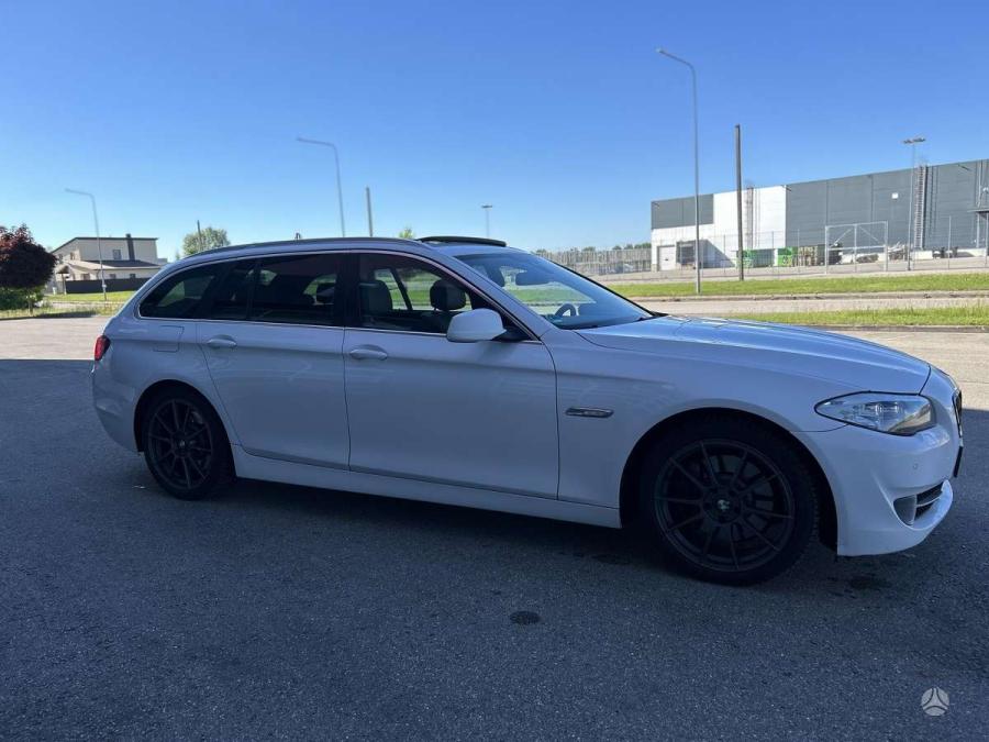 Balts BMW 530 2011 Panevēža, ar dzinēja tilpumu 3.00 L un nobraukumu 423 tūkst. km par 7800 €, foto 6 vietnē AUTOMOTO.COM.LV