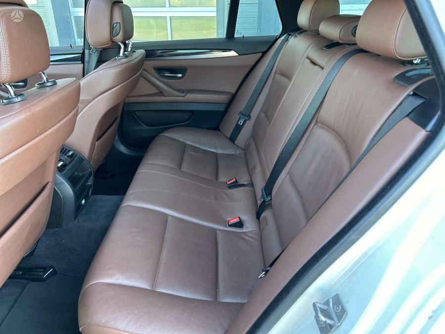 Balts BMW 530 2011 Panevēža, ar dzinēja tilpumu 3.00 L un nobraukumu 423 tūkst. km par 7800 €, foto 13 vietnē AUTOMOTO.COM.LV