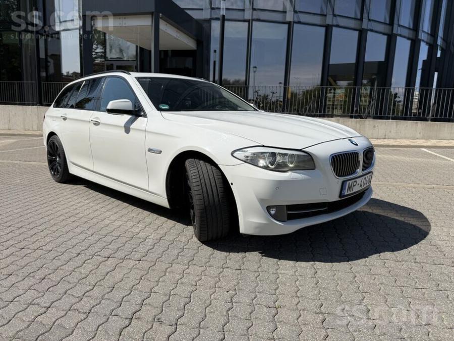White BMW 530 2011 in Riga, with an engine capacity of 3.00 L and mileage of 275 thousand km for 13500 €, photo 4 on AUTOMOTO.COM.LV