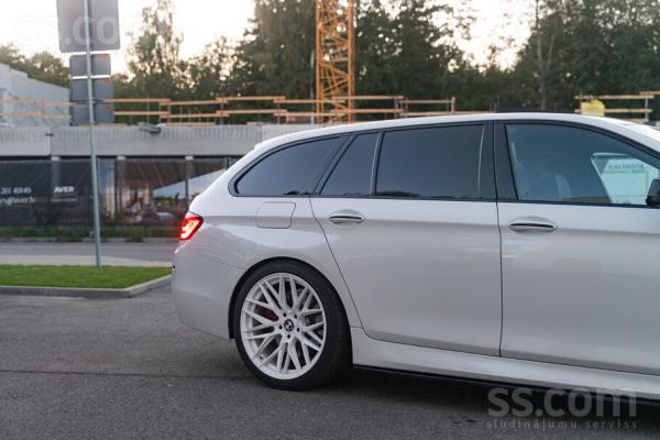 White BMW 530 2011 in Liepaja, with an engine capacity of 3.00 L and mileage of 237 thousand km for 12500 €, photo 4 on AUTOMOTO.COM.LV