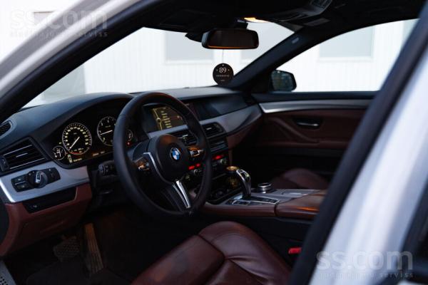 White BMW 530 2011 in Liepaja, with an engine capacity of 3.00 L and mileage of 237 thousand km for 12500 €, photo 10 on AUTOMOTO.COM.LV