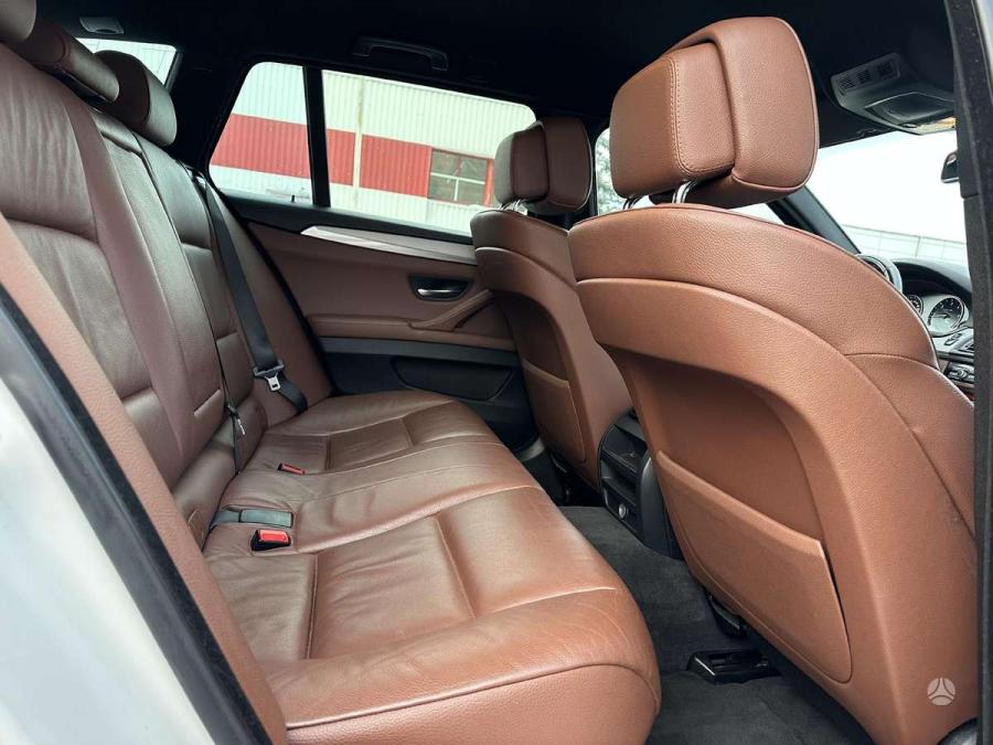 Balts BMW 530 2012 Klaipėda, ar dzinēja tilpumu 2.99 L un nobraukumu 340 tūkst. km par 8999 €, foto 26 vietnē AUTOMOTO.COM.LV