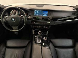 White BMW 530 2012 in Marijampole, with an engine capacity of 2.99 L and mileage of 307 thousand km for 8999 €, photo 16 on AUTOMOTO.COM.LV