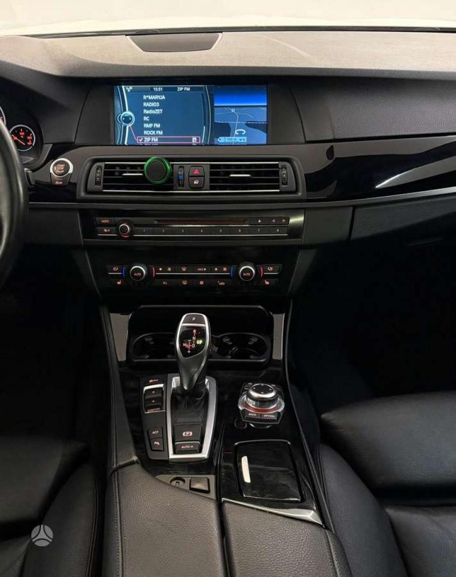 White BMW 530 2012 in Marijampole, with an engine capacity of 2.99 L and mileage of 307 thousand km for 8999 €, photo 17 on AUTOMOTO.COM.LV