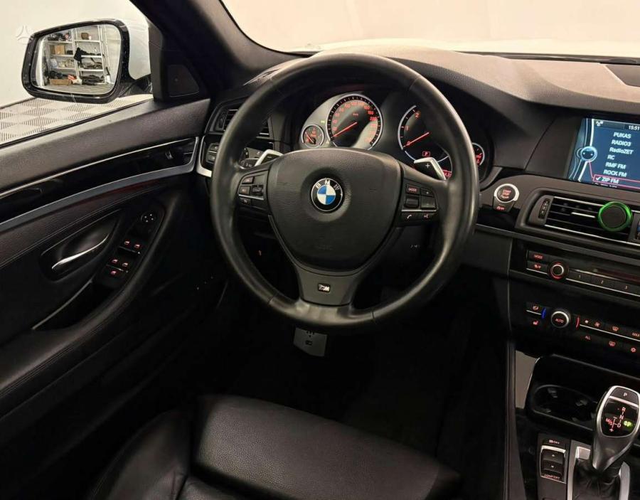 White BMW 530 2012 in Marijampole, with an engine capacity of 2.99 L and mileage of 307 thousand km for 8999 €, photo 20 on AUTOMOTO.COM.LV