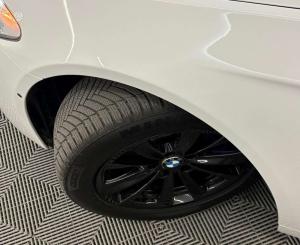 White BMW 530 2012 in Marijampole, with an engine capacity of 2.99 L and mileage of 307 thousand km for 8999 €, photo 25 on AUTOMOTO.COM.LV