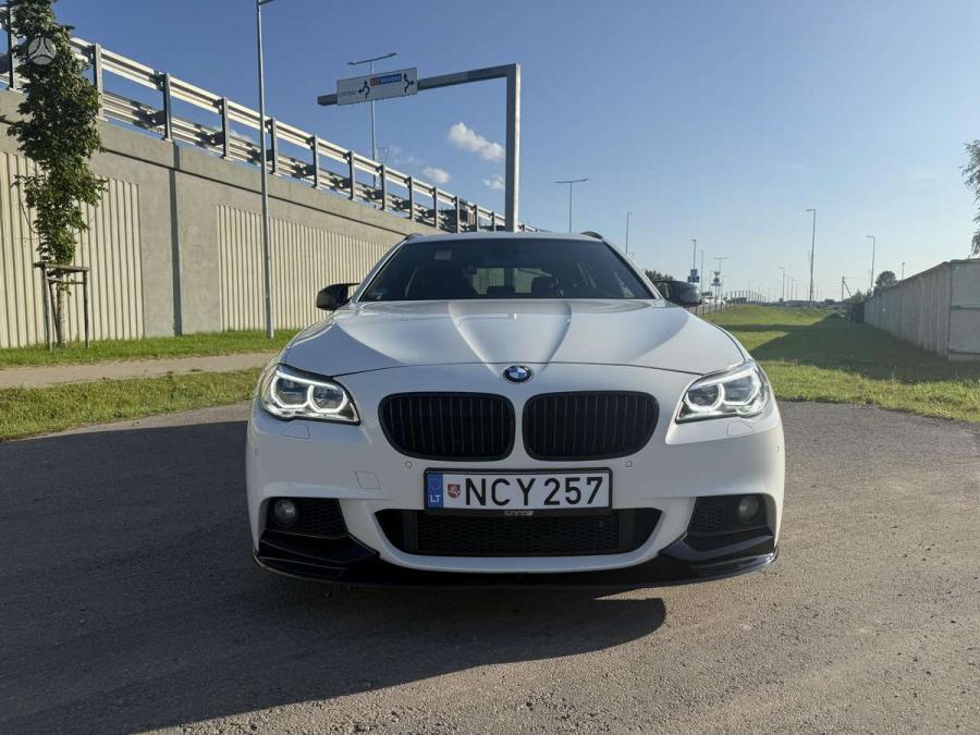 White BMW 530 2012 in Mazeikiai, with an engine capacity of 2.99 L and mileage of 363 thousand km for 10000 €, photo 3 on AUTOMOTO.COM.LV