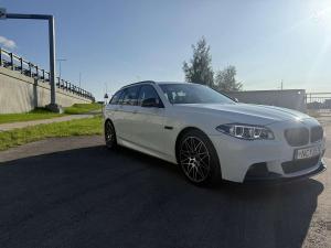 White BMW 530 2012 in Mazeikiai, with an engine capacity of 2.99 L and mileage of 363 thousand km for 10000 €, photo 4 on AUTOMOTO.COM.LV