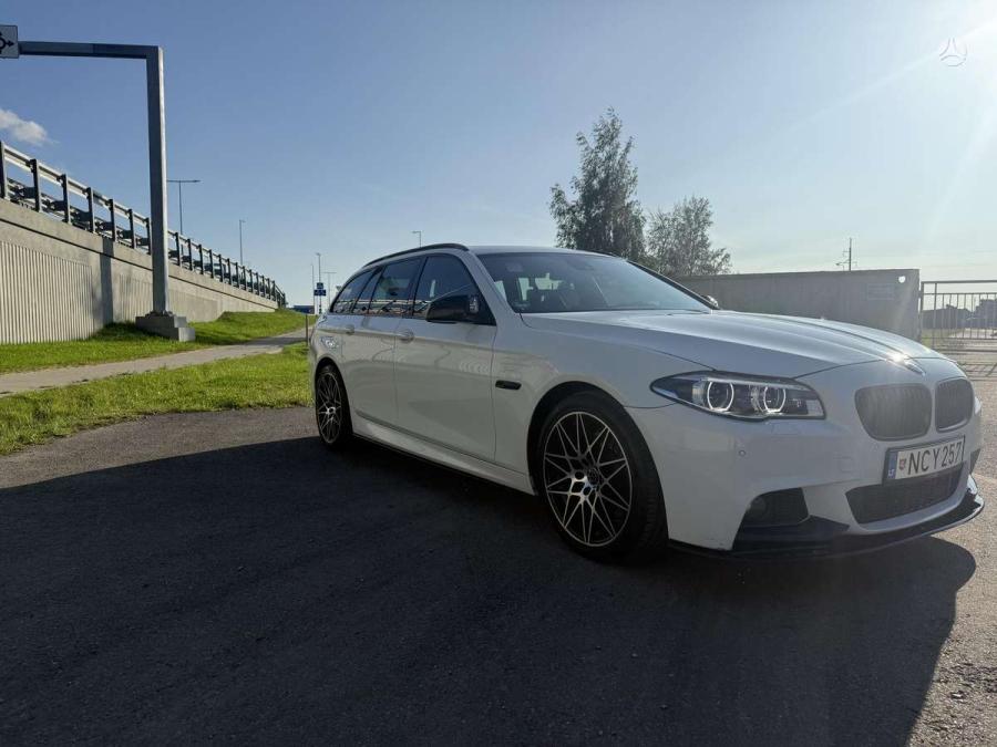 White BMW 530 2012 in Mazeikiai, with an engine capacity of 2.99 L and mileage of 363 thousand km for 10000 €, photo 4 on AUTOMOTO.COM.LV