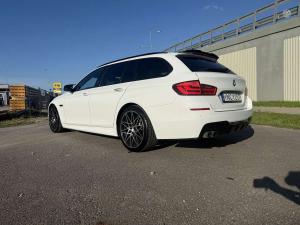 White BMW 530 2012 in Mazeikiai, with an engine capacity of 2.99 L and mileage of 363 thousand km for 10000 €, photo 5 on AUTOMOTO.COM.LV
