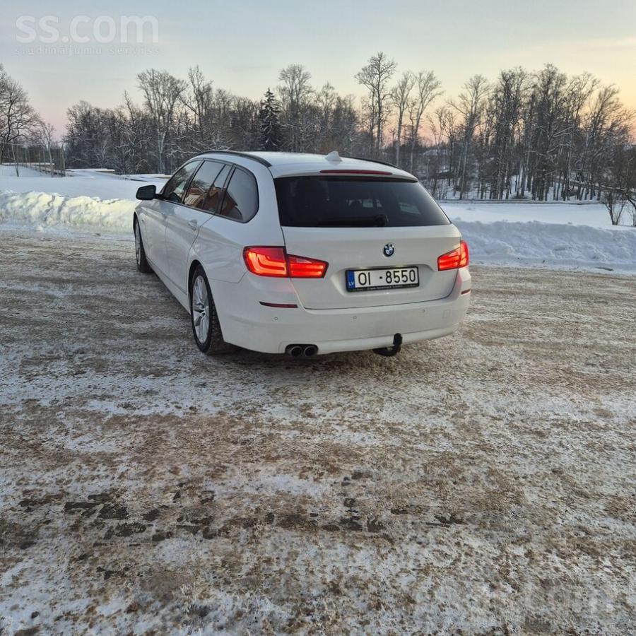 White BMW 530 2013 in Riga, with an engine capacity of 3.00 L and mileage of 365 thousand km for 9500 €, photo 4 on AUTOMOTO.COM.LV
