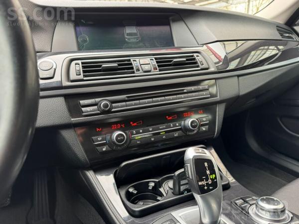 White BMW 530 2013 in Riga, with an engine capacity of 3.00 L and mileage of 370 thousand km for 9100 €, photo 8 on AUTOMOTO.COM.LV