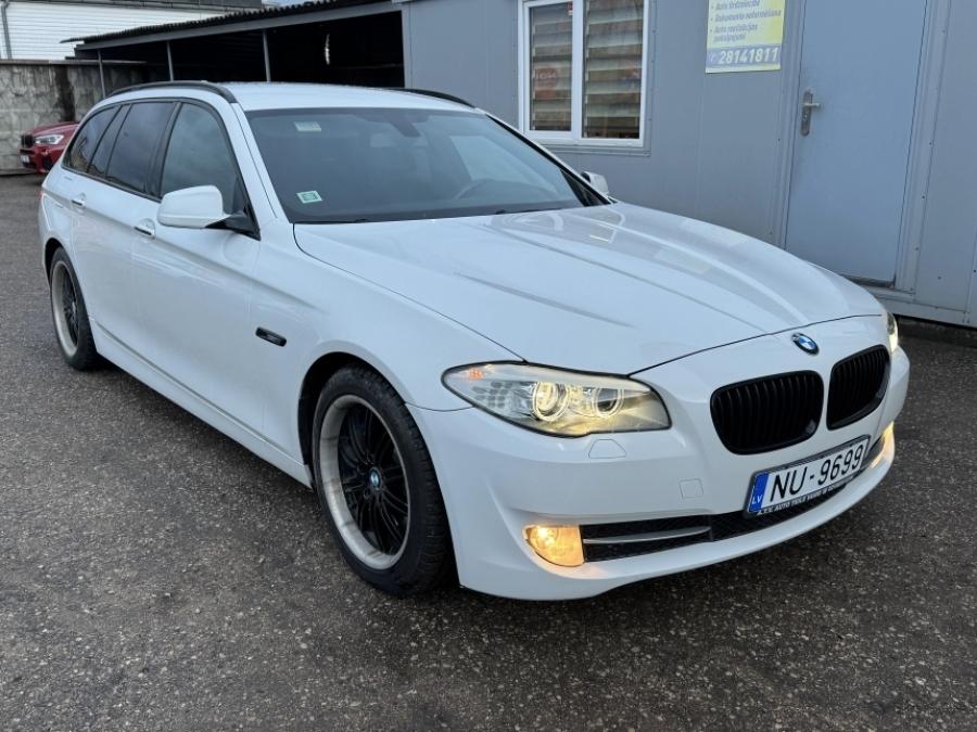 White BMW 530 2013 in Riga, with an engine capacity of 3.00 L and mileage of 265 thousand km for 10200 €, photo 3 on AUTOMOTO.COM.LV