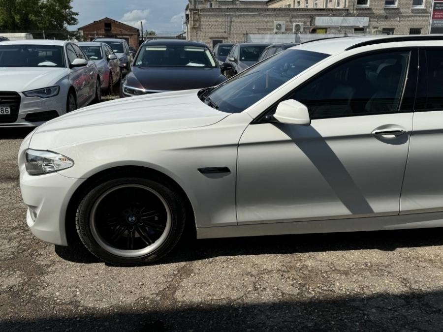 White BMW 530 2013 in Riga, with an engine capacity of 3.00 L and mileage of 265 thousand km for 10200 €, photo 10 on AUTOMOTO.COM.LV