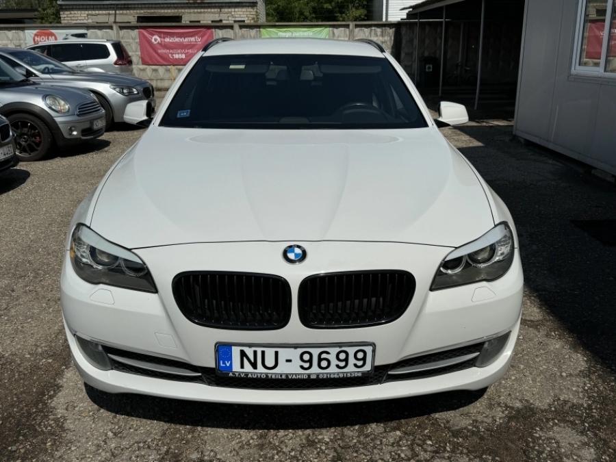 White BMW 530 2013 in Riga, with an engine capacity of 3.00 L and mileage of 265 thousand km for 10200 €, photo 11 on AUTOMOTO.COM.LV