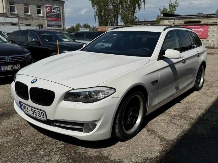 White BMW 530 2013 in Riga, with an engine capacity of 3.00 L and mileage of 265 thousand km for 10200 €, photo 12 on AUTOMOTO.COM.LV
