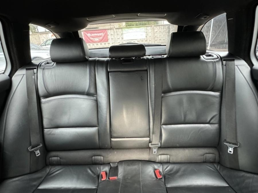 White BMW 530 2013 in Riga, with an engine capacity of 3.00 L and mileage of 265 thousand km for 10200 €, photo 17 on AUTOMOTO.COM.LV