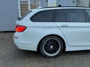 White BMW 530 2013 in Riga, with an engine capacity of 3.00 L and mileage of 265 thousand km for 10200 €, photo 37 on AUTOMOTO.COM.LV