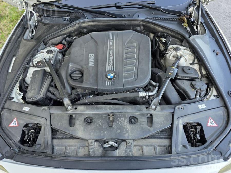White BMW 530 2013 in Riga, with an engine capacity of 3.00 L and mileage of 372 thousand km for 12000 €, photo 20 on AUTOMOTO.COM.LV