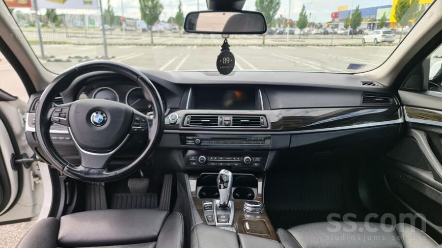 Balts BMW 530 2013 Rīga, ar dzinēja tilpumu 3.00 L un nobraukumu 328 tūkst. km par 11999 €, foto 17 vietnē AUTOMOTO.COM.LV
