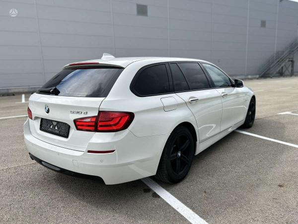 White BMW 530 2013 in Panevezys, with an engine capacity of 3.00 L and mileage of 323 thousand km for 8750 €, photo 5 on AUTOMOTO.COM.LV