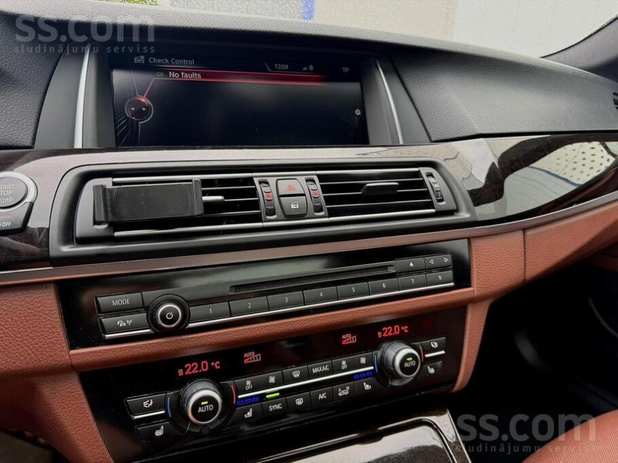 Белый БМВ 530 2014 в Рига, объемом двигателя 3.00 л и пробегом 262 тыс. км за 13499 €, фото 14 на AUTOMOTO.COM.LV