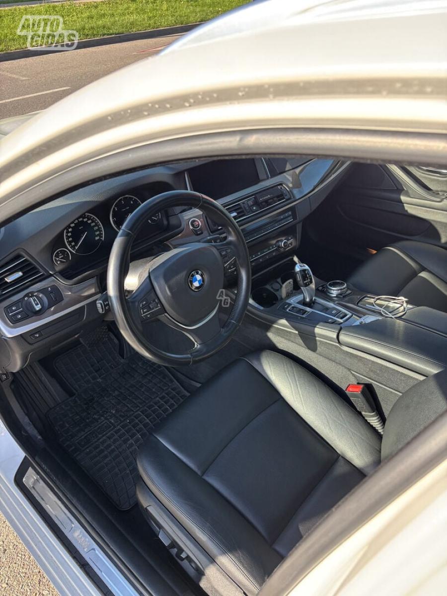 White BMW 530 2014 in Vilnius, with an engine capacity of 3.00 L and mileage of 218 thousand km for 14200 €, photo 18 on AUTOMOTO.COM.LV