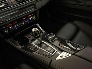 Белый БМВ 530 2014 в Мариямполе, объемом двигателя 2.99 л и пробегом 262 тыс. км за 11999 €, фото 4 на AUTOMOTO.COM.LV