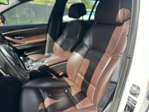 Balts BMW 530 2014 Panevēža, ar dzinēja tilpumu 2.99 L un nobraukumu 277 tūkst. km par 11950 €, foto 22 vietnē AUTOMOTO.COM.LV
