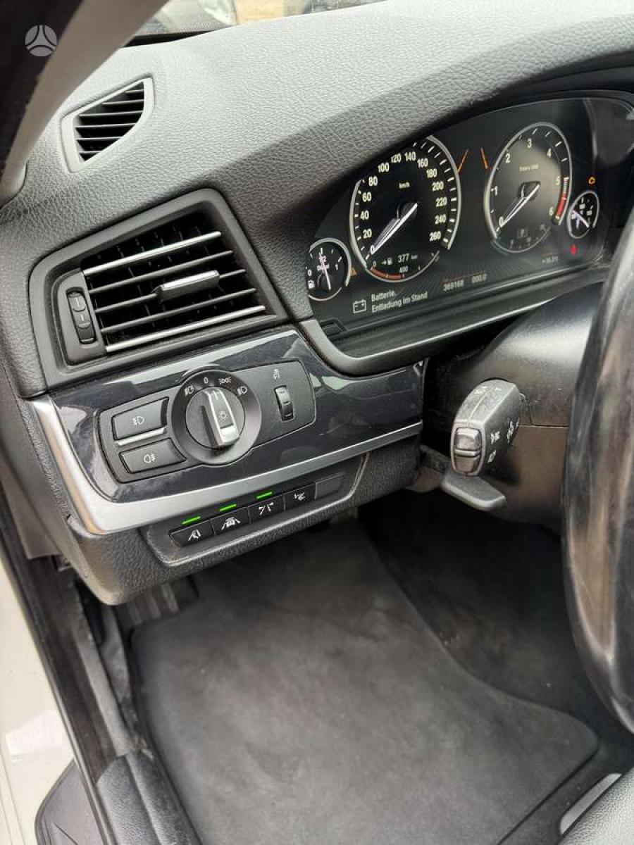 White BMW 530 2015 in Kaunas, with an engine capacity of 2.99 L and mileage of 369 thousand km for 6650 €, photo 11 on AUTOMOTO.COM.LV