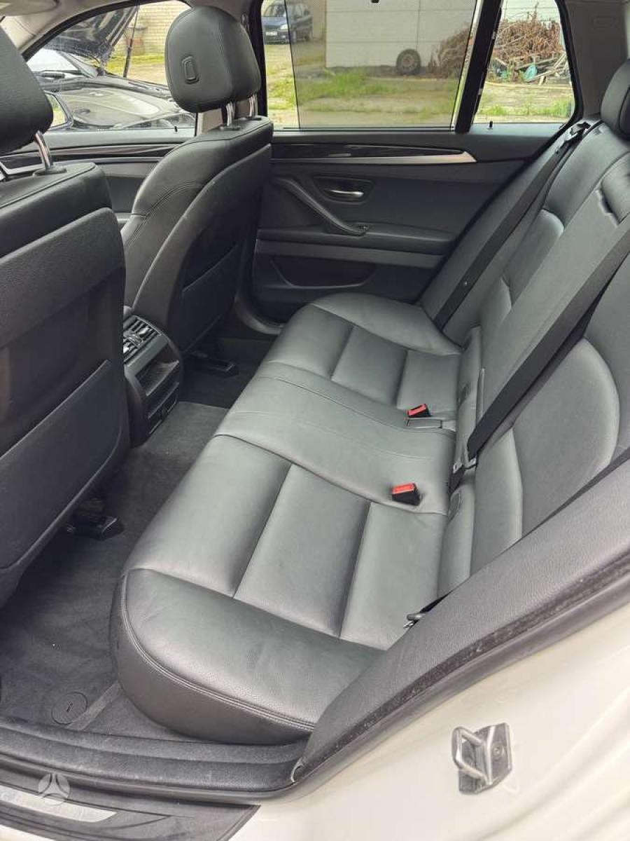 White BMW 530 2015 in Kaunas, with an engine capacity of 2.99 L and mileage of 369 thousand km for 6650 €, photo 17 on AUTOMOTO.COM.LV