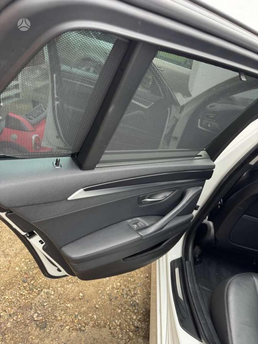 White BMW 530 2015 in Kaunas, with an engine capacity of 2.99 L and mileage of 369 thousand km for 6650 €, photo 18 on AUTOMOTO.COM.LV