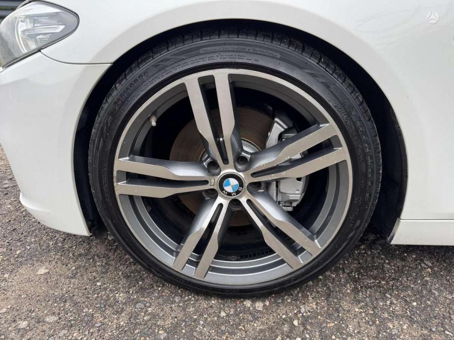 White BMW 530 2015 in Kaunas, with an engine capacity of 2.99 L and mileage of 369 thousand km for 6650 €, photo 31 on AUTOMOTO.COM.LV