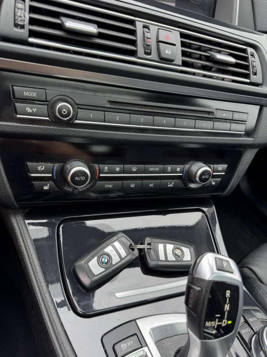 White BMW 530 2015 in Kaunas, with an engine capacity of 2.99 L and mileage of 369 thousand km for 6650 €, photo 35 on AUTOMOTO.COM.LV